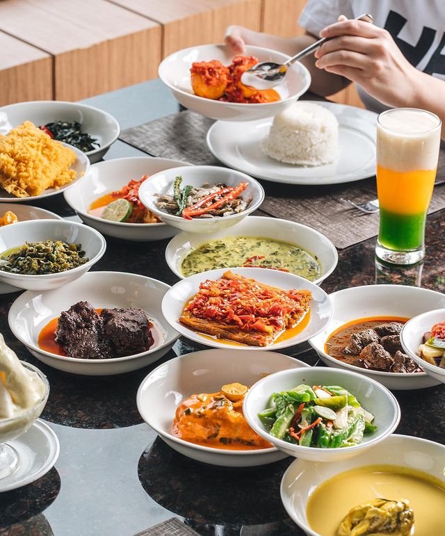 Pagi Sore: A Legendary Padang Restaurant Since 1973 | Social Expat