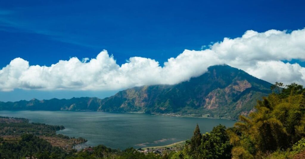 5 Must-Visit Lakes In Bali With Breathtaking Views | Social Expat