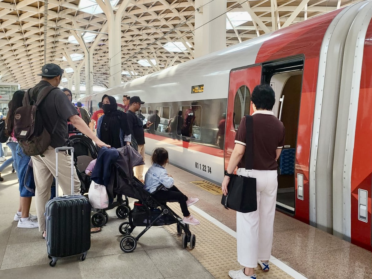 'Whoosh' High Speed-Rail Increasing Ticket Prices IDR 200,000 in ...
