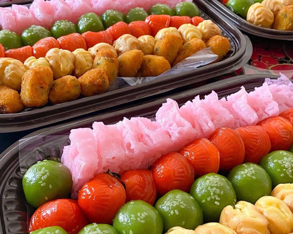 Traditional Indonesian Desserts: Sweet Endings to Every Meal | Social Expat