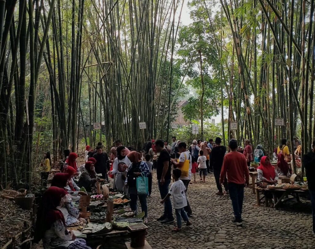 7 Unique Traditional Markets in Indonesia For Your Experience | Social ...
