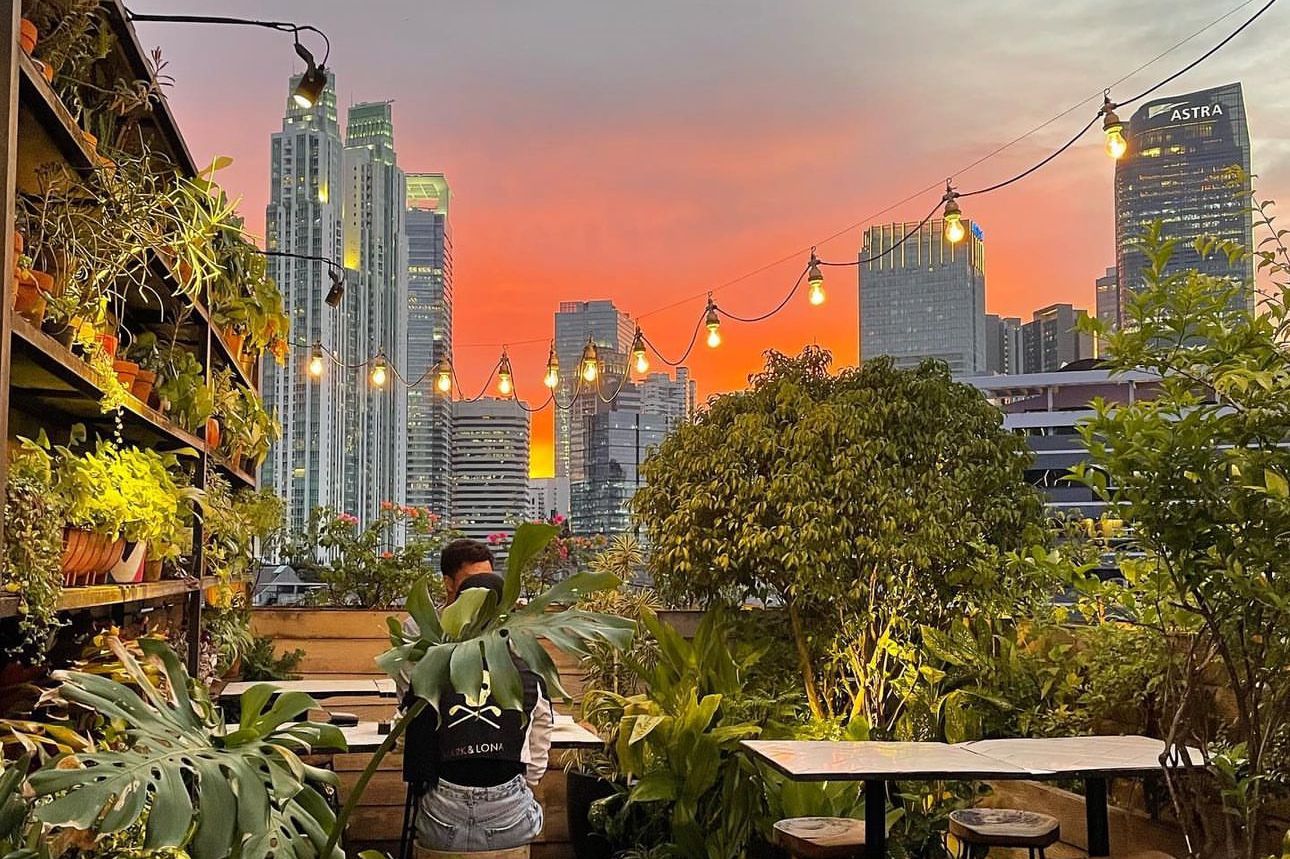 Craving for Citylights? Here are 15 Best Rooftop Restaurant in Jakarta ...