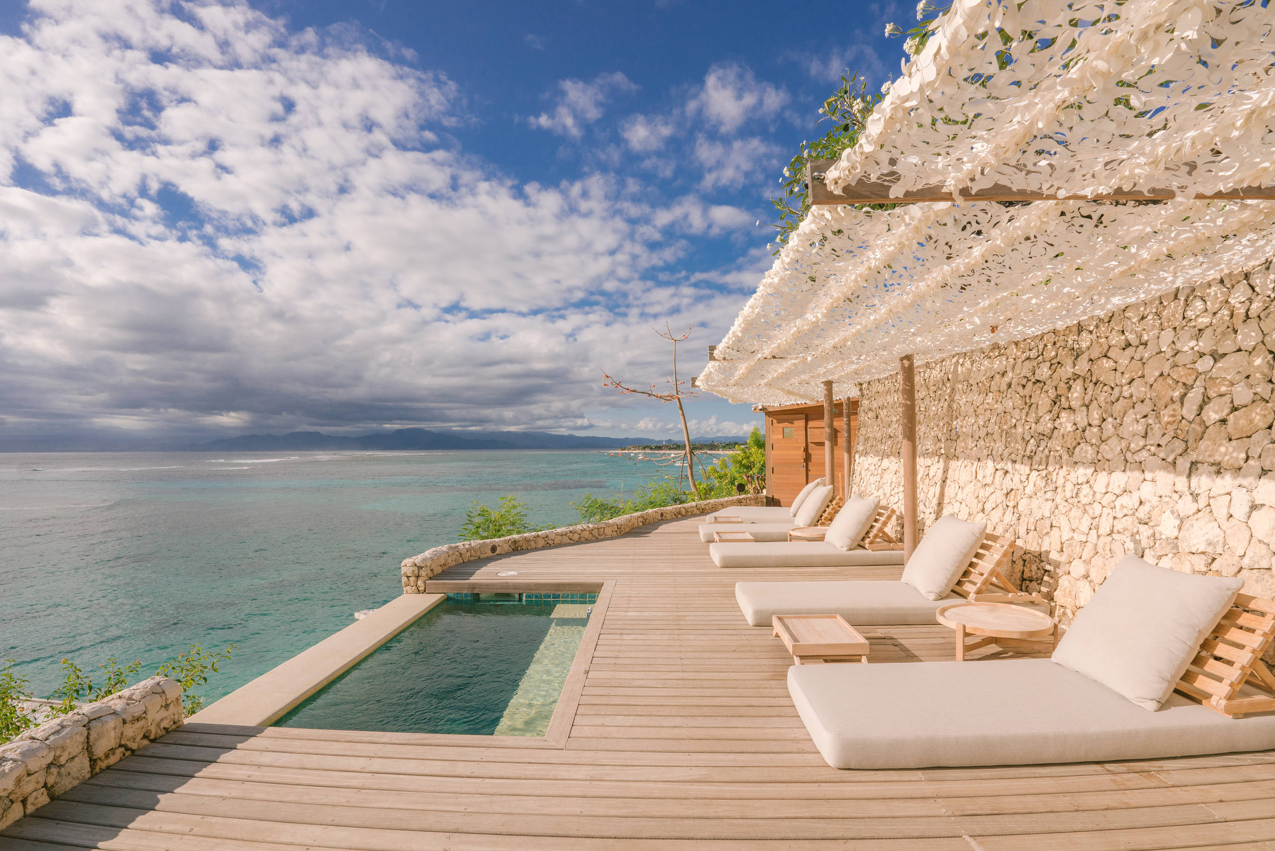 15 Must-Visit Nusa Lembongan Beach Club in Bali 2025 | Social Expat