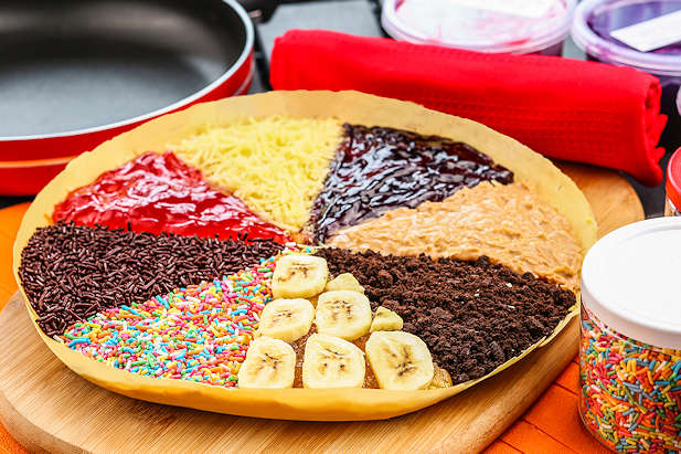 Foreign Tourists Try Martabak in Bali: Here's Why It's a Must-Try