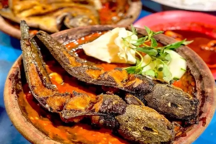 Unexpected Food Delivery: A Foreigner's Introduction to Pecel Lele